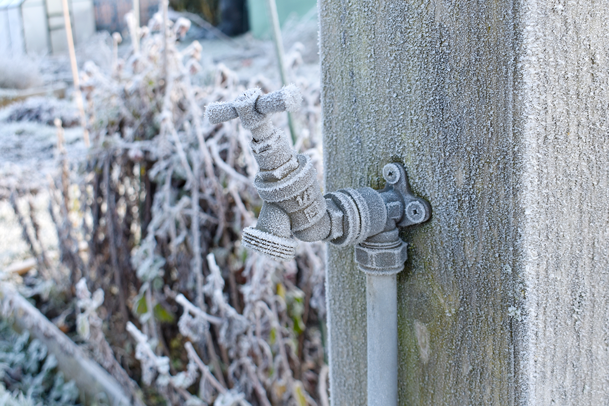 How to deal with frozen pipes (and prevent costly repairs) | Daikin